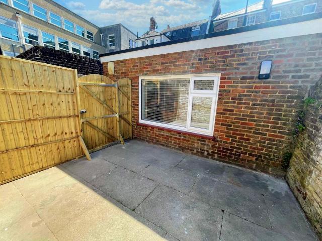 1 bedroom ground maisonette to rent