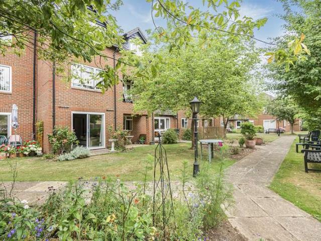 1 Bedroom Ground Flat