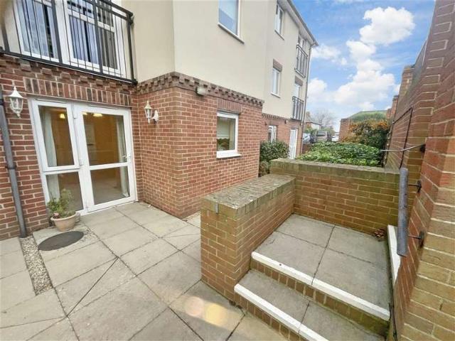 1 Bedroom Ground Flat