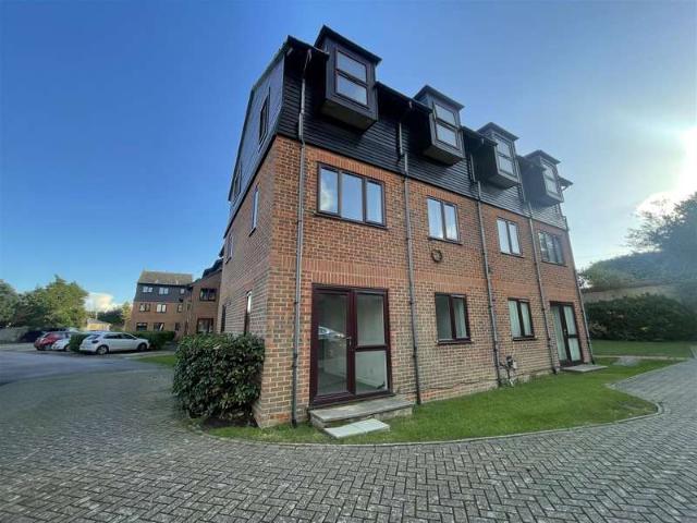 1 Bedroom Ground Flat