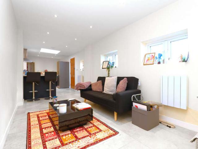 1 Bedroom Ground Flat