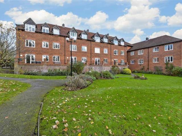 1 Bedroom Ground Flat