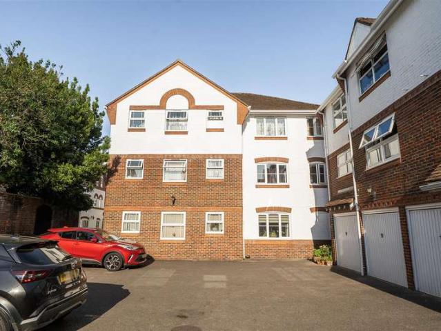 1 Bedroom Ground Flat