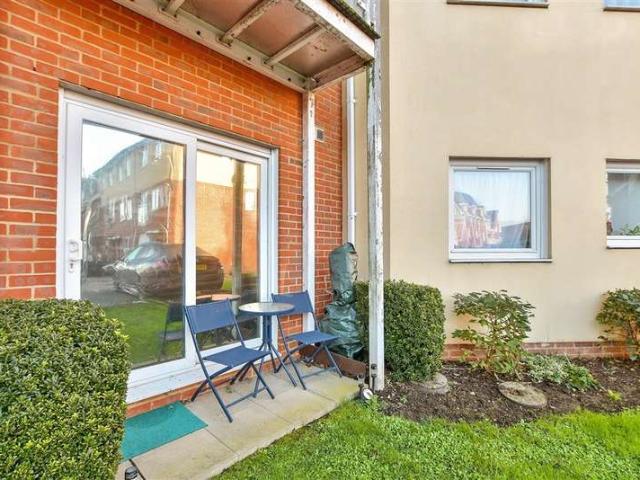 1 Bedroom Ground Flat