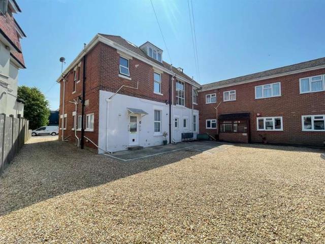 1 Bedroom Ground Flat