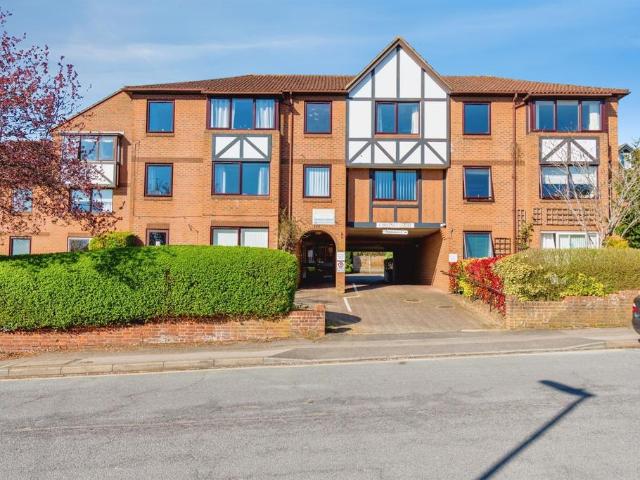 1 bedroom ground flat for sale