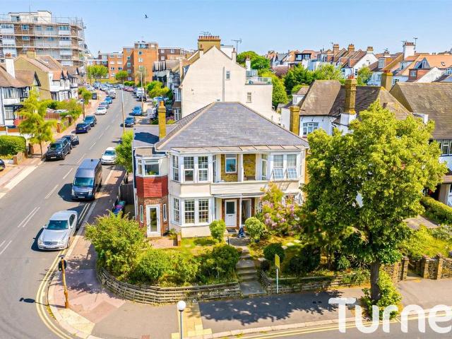 1 bedroom ground flat for sale