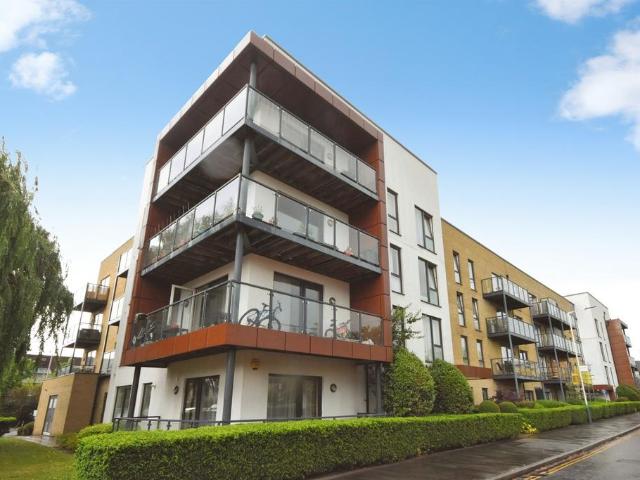 1 bedroom ground flat for sale