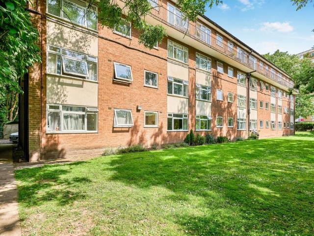 1 bedroom ground flat for sale