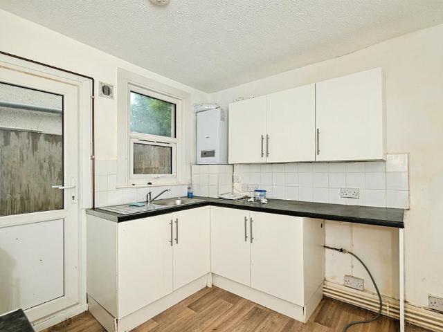 1 bedroom ground flat for sale