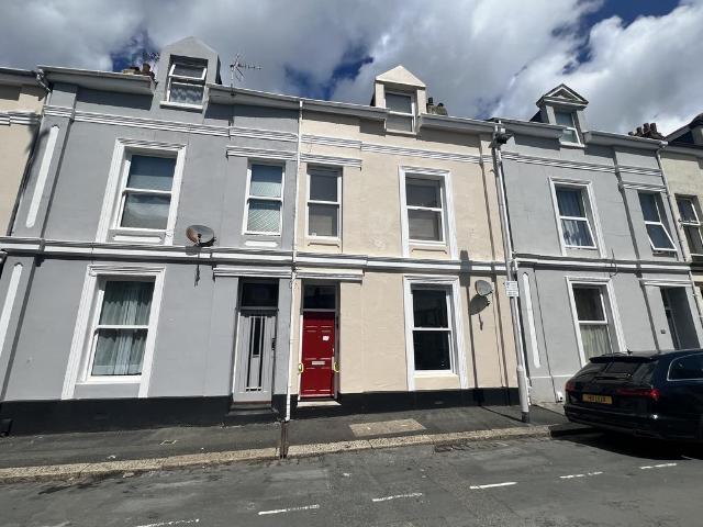 1 bedroom ground flat for sale