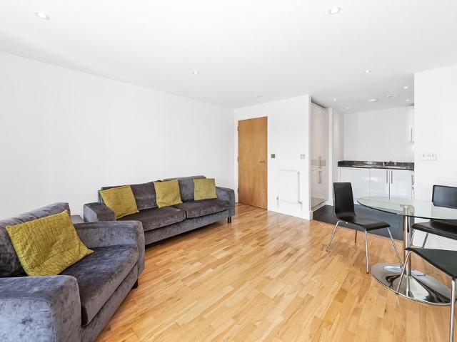 1 bedroom ground flat for sale