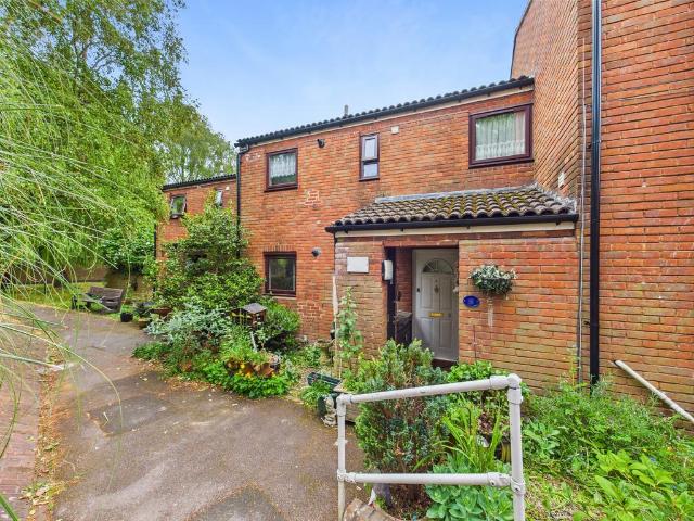 1 bedroom ground flat for sale