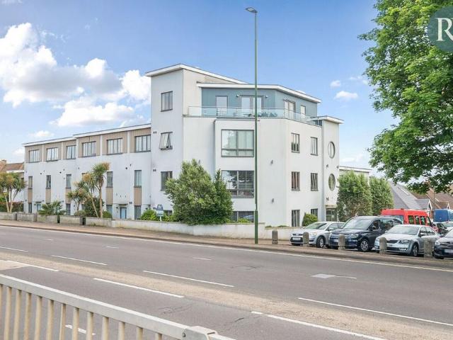 1 bedroom ground flat for sale