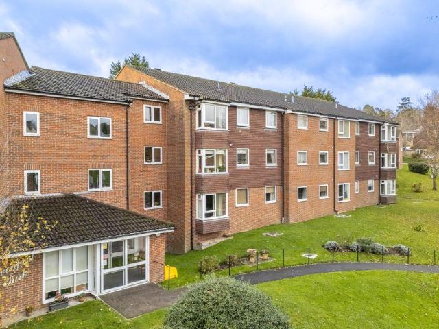 1 bedroom ground flat for sale
