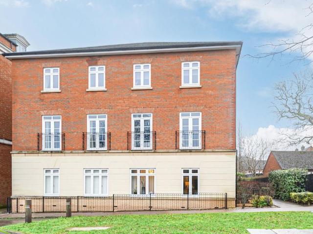 1 bedroom ground flat for sale