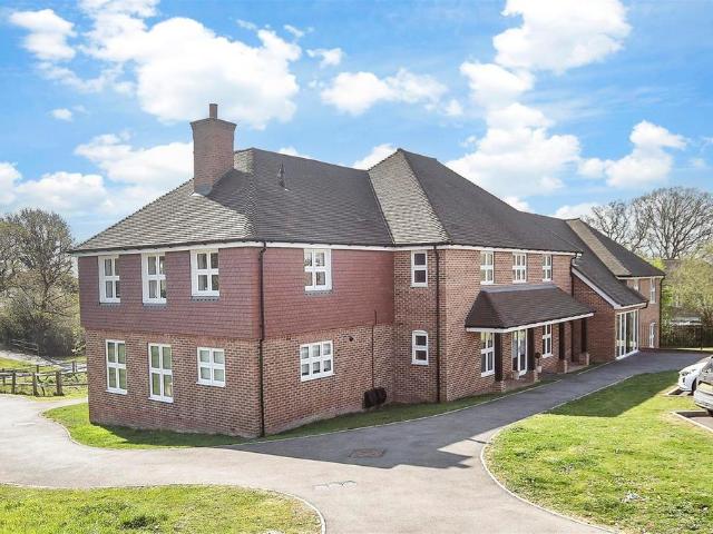 1 bedroom ground flat for sale