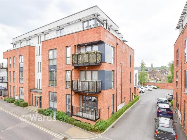 1 bedroom ground flat for sale