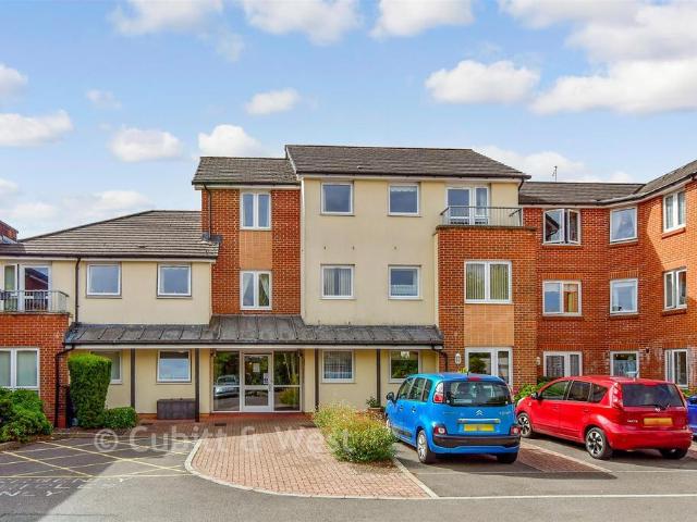 1 bedroom ground flat for sale