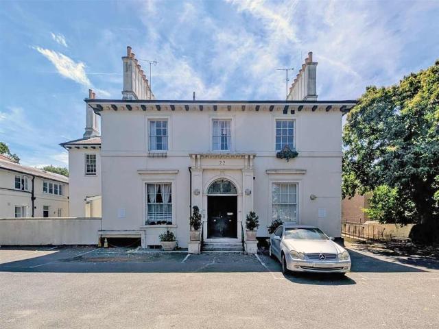 1 bedroom ground flat for sale
