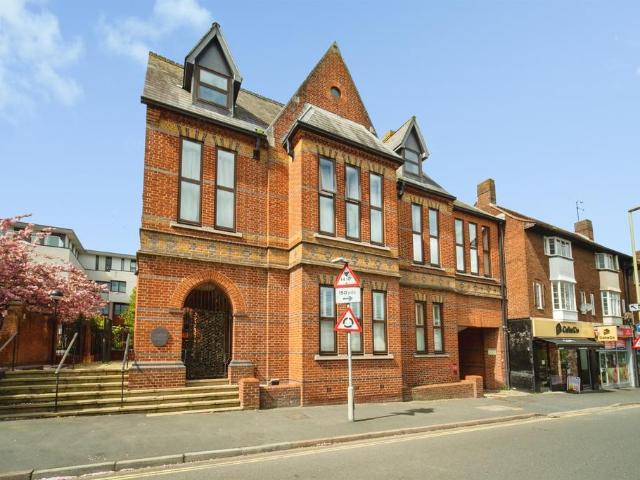 1 bedroom ground flat for sale