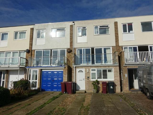 1 bedroom ground flat for sale