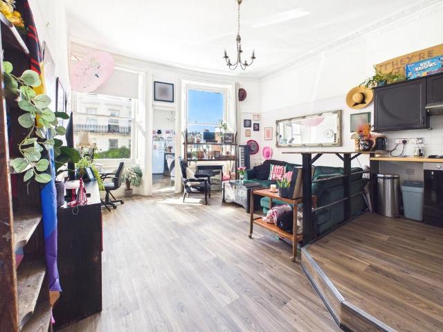 1 bedroom ground flat for sale