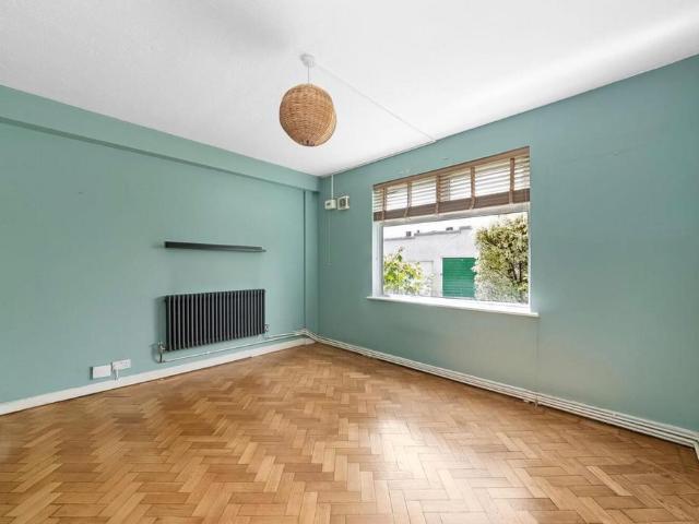 1 bedroom ground flat for sale