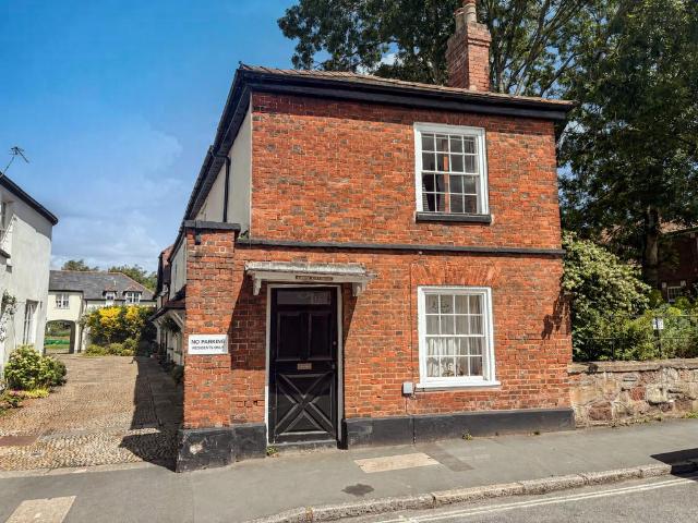 1 bedroom ground flat for sale