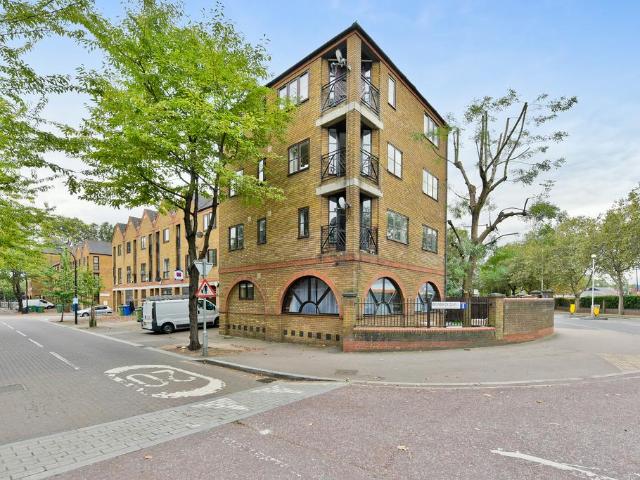 1 bedroom ground flat for sale