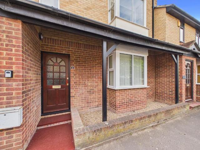 1 bedroom ground flat for sale