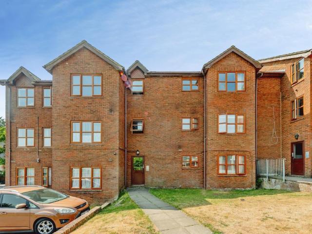 1 bedroom ground flat for sale