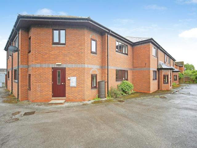 1 bedroom ground flat for sale