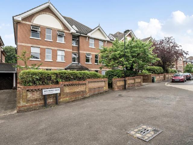 1 bedroom ground flat for sale