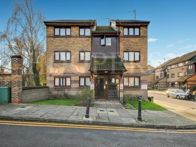 1 bedroom ground flat for sale