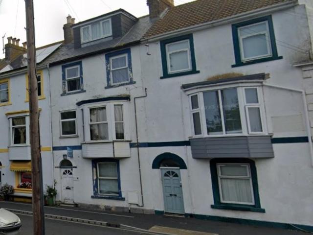 1 bedroom ground flat for sale