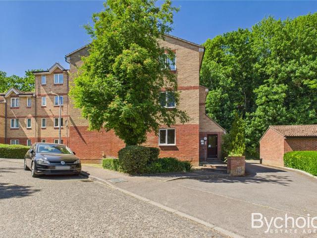 1 bedroom ground flat for sale