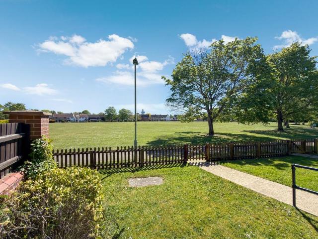1 bedroom ground flat for sale