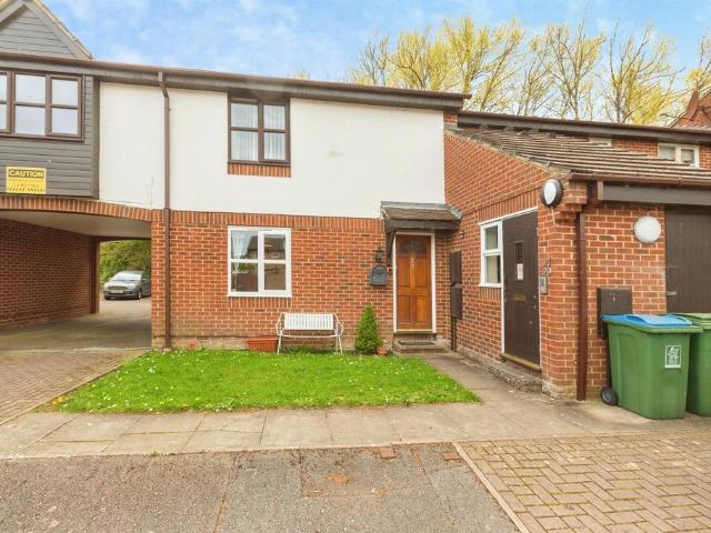 1 bedroom ground flat for sale