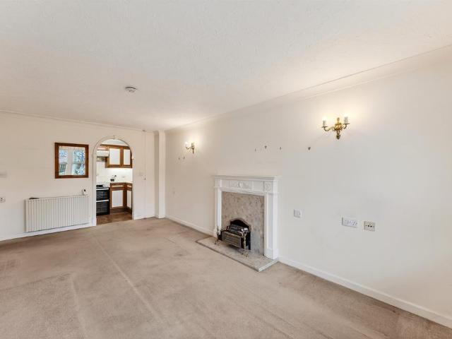 1 bedroom ground flat for sale