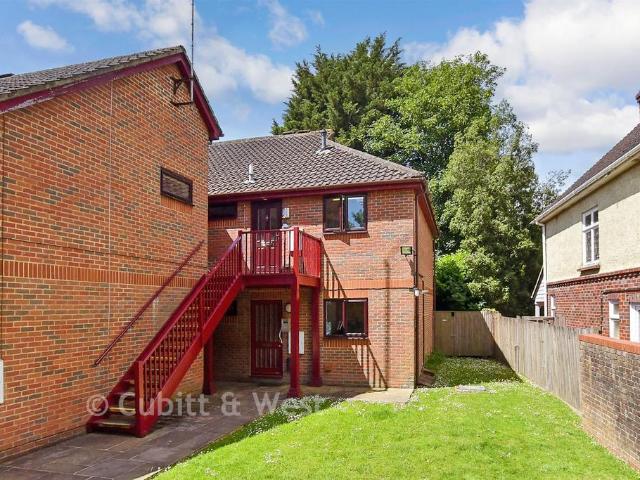 1 bedroom ground flat for sale