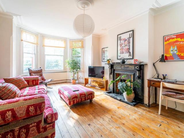 1 bedroom ground flat for sale