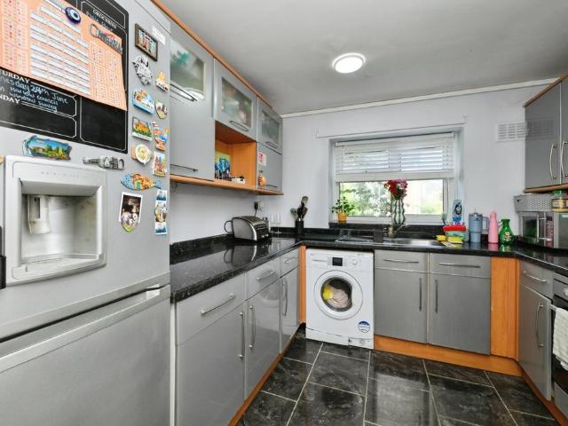 1 bedroom ground flat for sale
