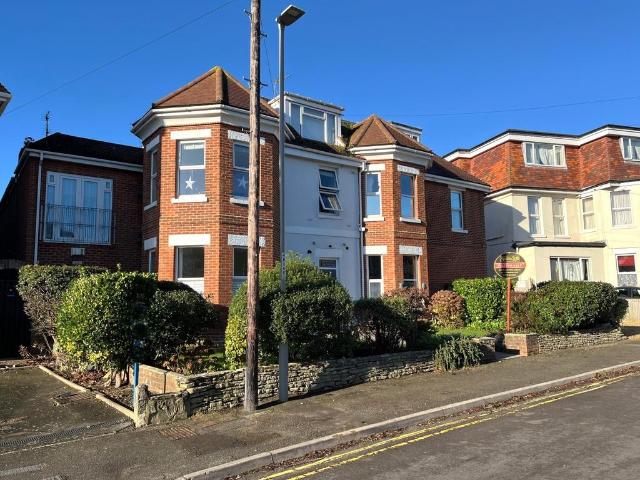1 bedroom ground flat for sale