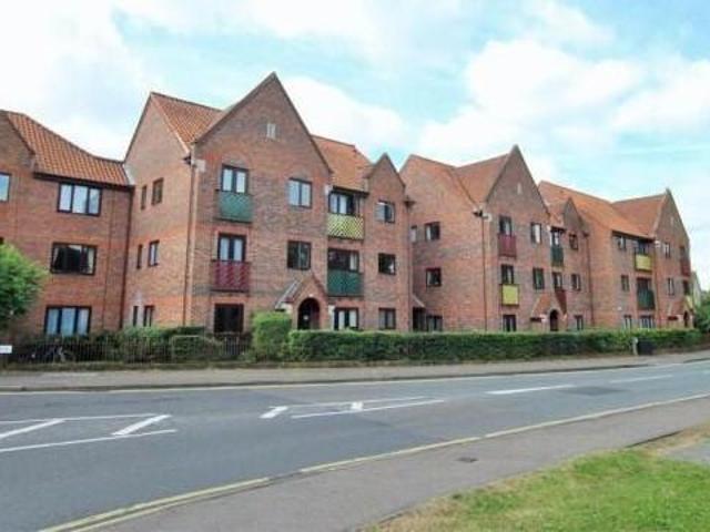 1 bedroom ground flat for sale