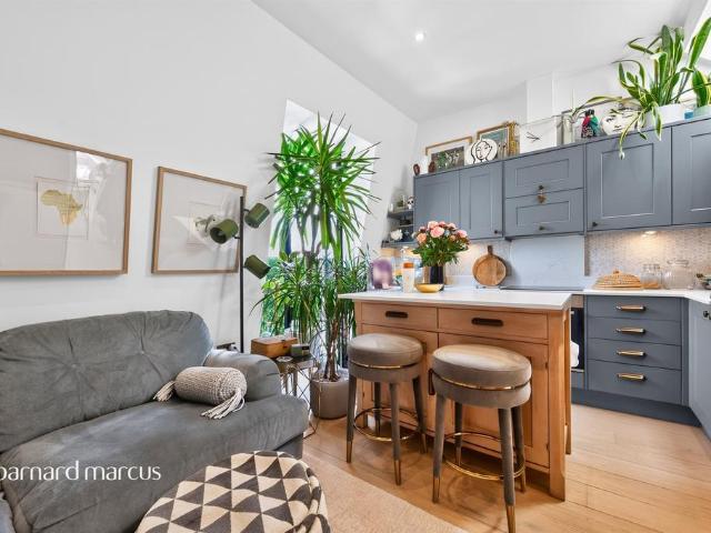1 bedroom ground flat for sale