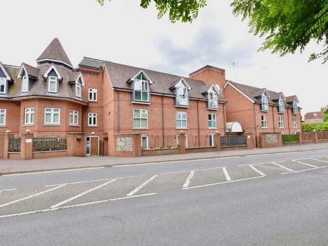 1 bedroom ground flat for sale