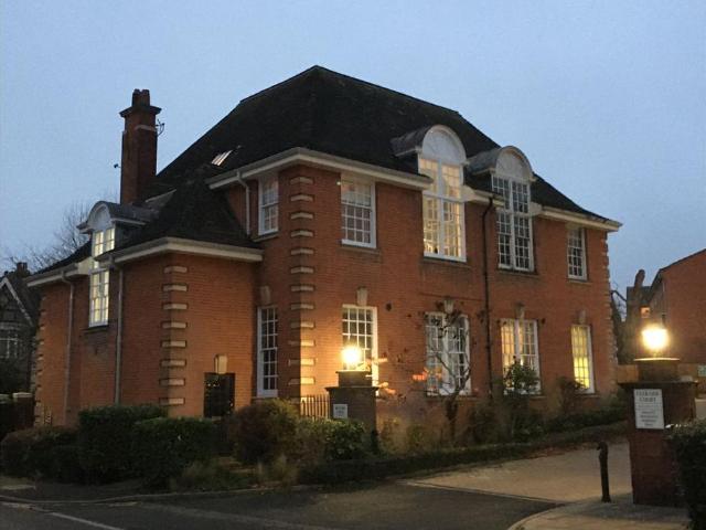 1 bedroom ground flat for sale