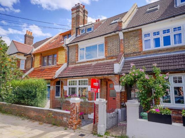 1 bedroom ground flat for sale