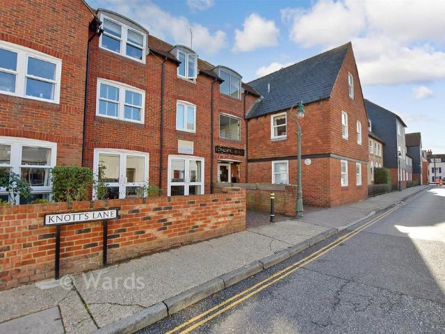 1 bedroom ground flat for sale